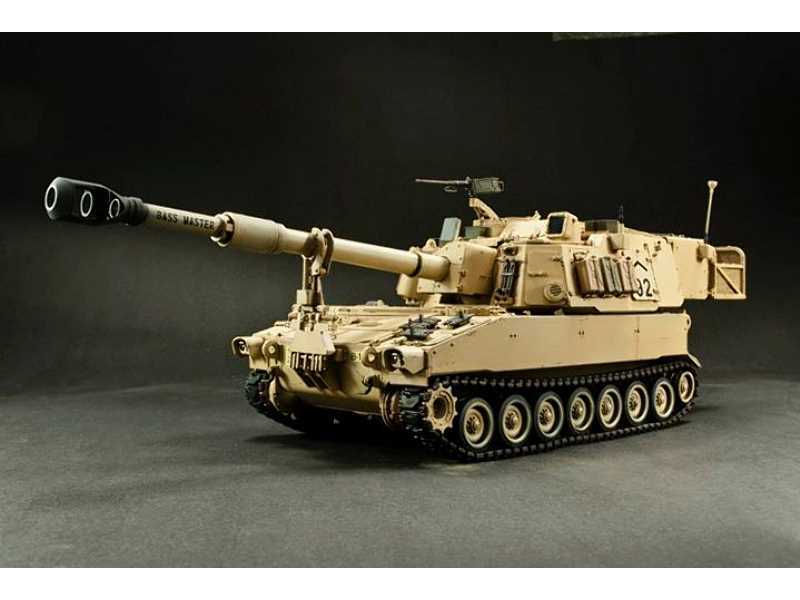 M109A6 Howitzer Paladin