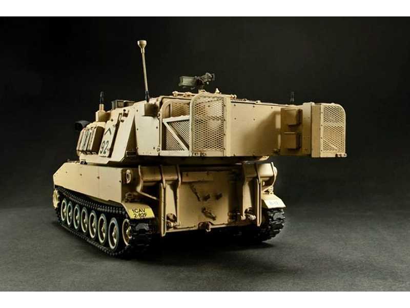 M109A6 Howitzer Paladin