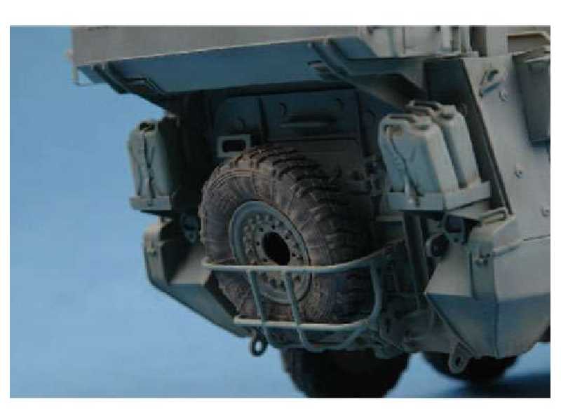 LAV III TUA (Tow-Under-Armour)