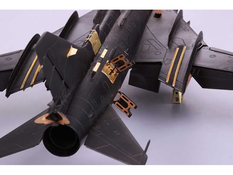 Su-17/22UM3K exterior 1/48 - Kitty Hawk