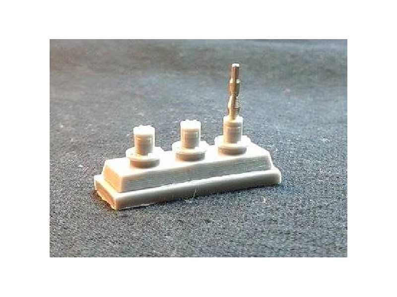 Modern NATO Antenna Mount