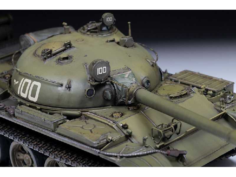 Soviet main battle tank T-62