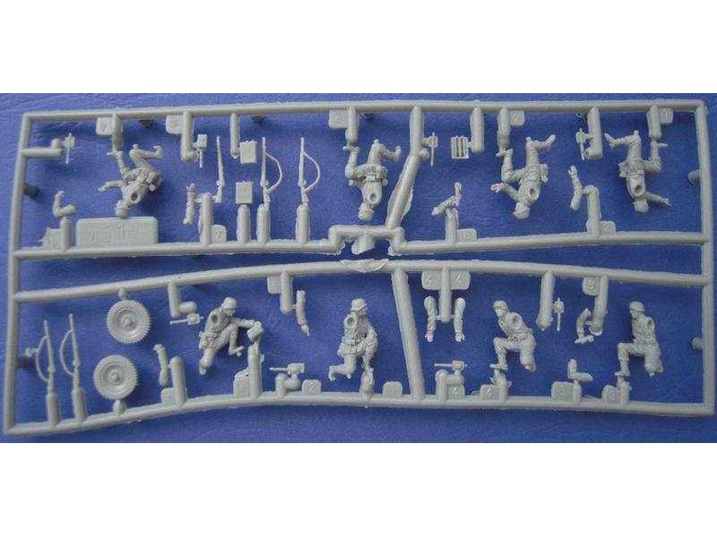 German Infantry gun 75mm le IG18 with Crew