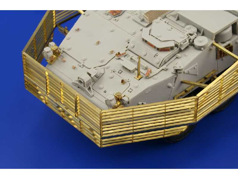Stryker slat armour 1/35 - Trumpeter