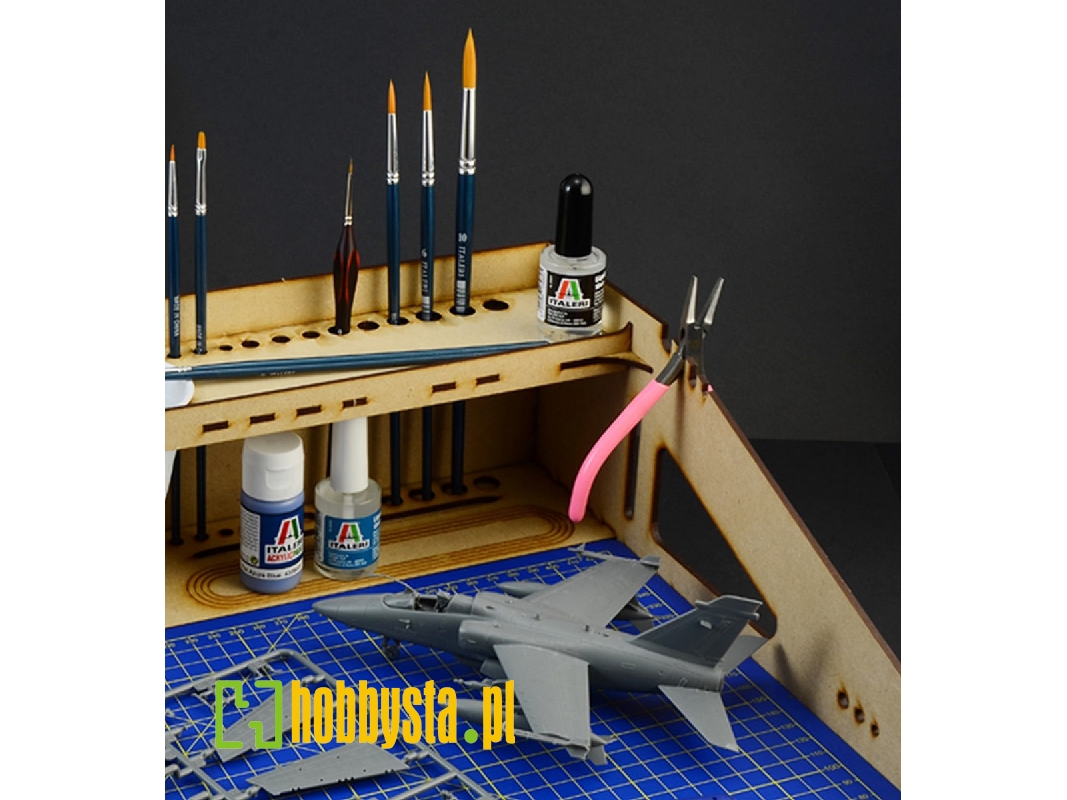 Workstation for modelling