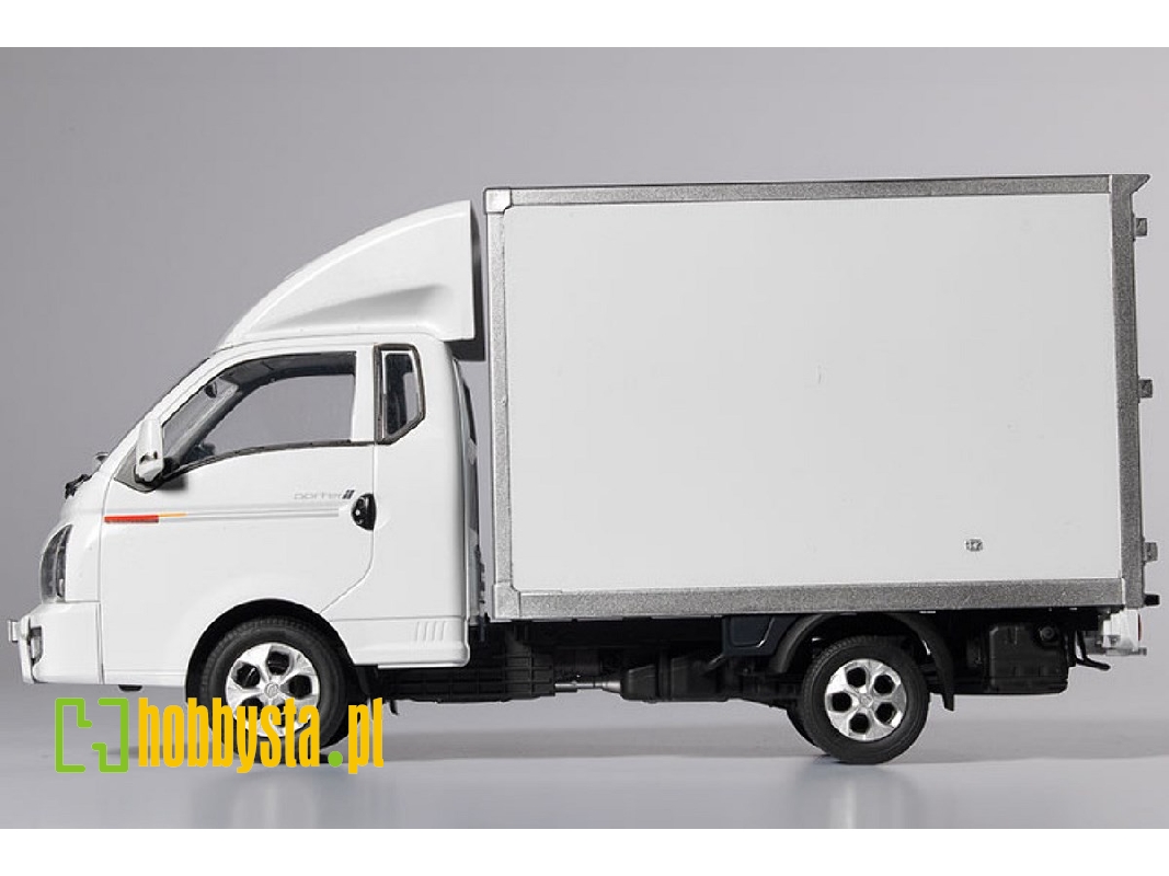 Hyundai Porter II box truck