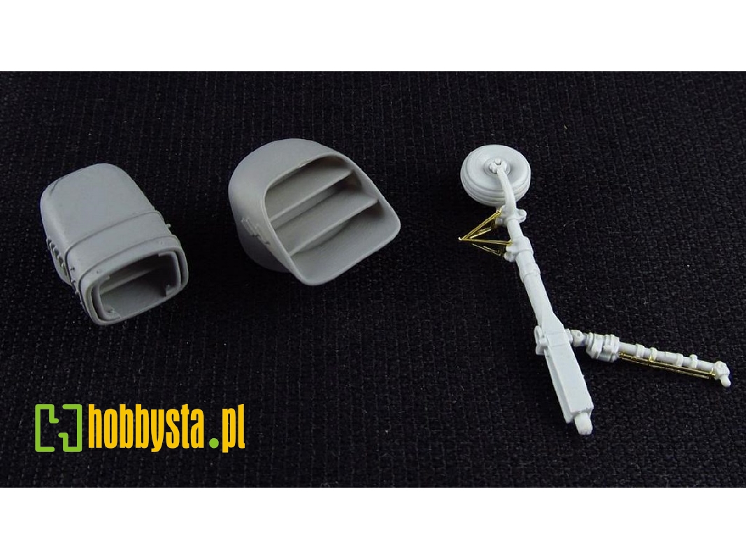 Bae Harrier Gr.7/gr.9 - Swiveling Nozzles And Outrigger Wheels ...