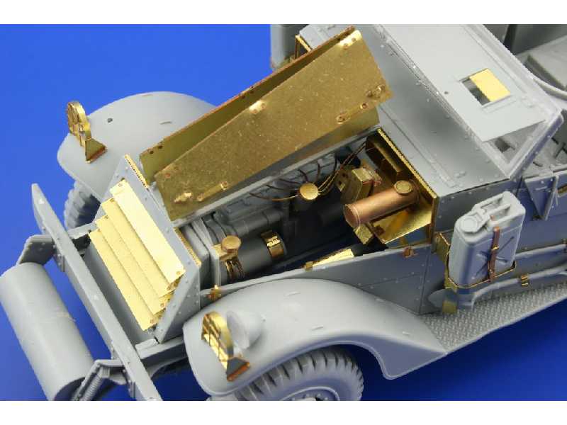 M-4 Half Track engine 1/35 - Dragon