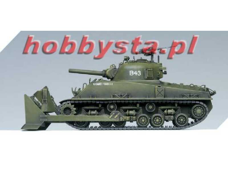 M4A3 Sherman 105mm Howitzer & M1 Dozer Blade