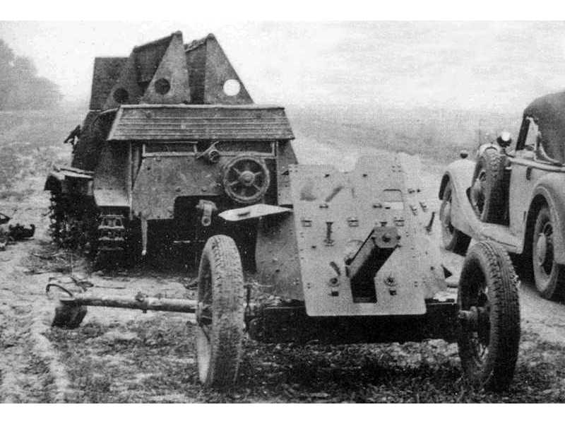 Russian armoured artillery tractor T-20 Komsomolets