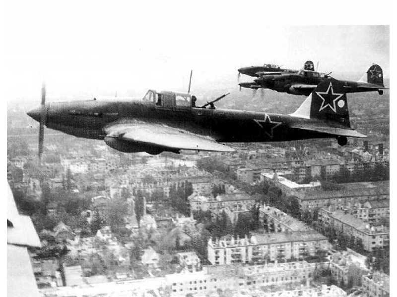 Ilyushin Il-2 Russian ground-attack aircraft