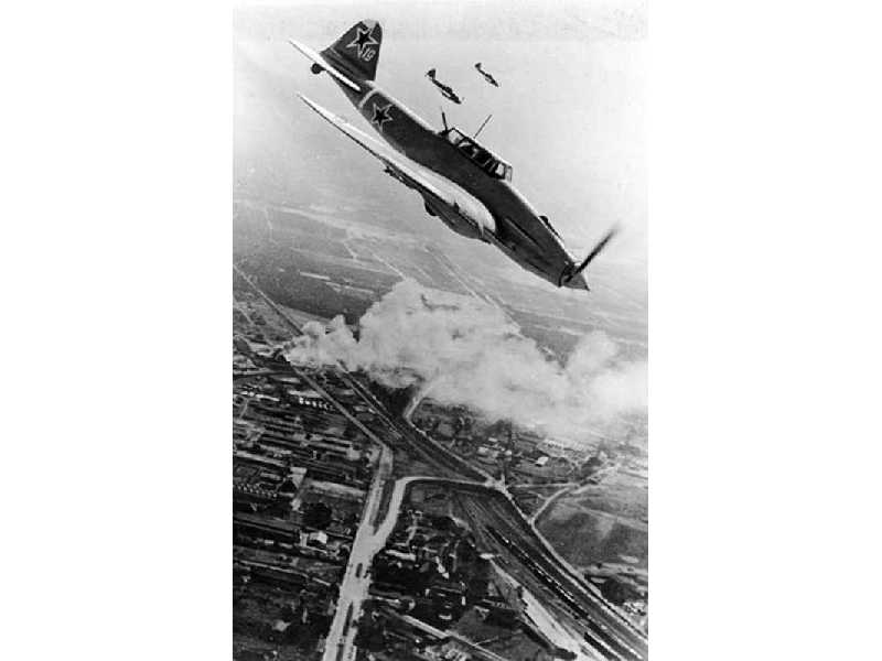 Ilyushin Il-2 M Russian ground-attack aircraft
