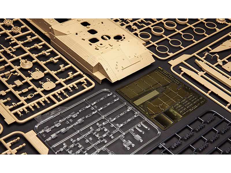 Israel Heavy Armoured Personnel Carrier Achzarit (Late)